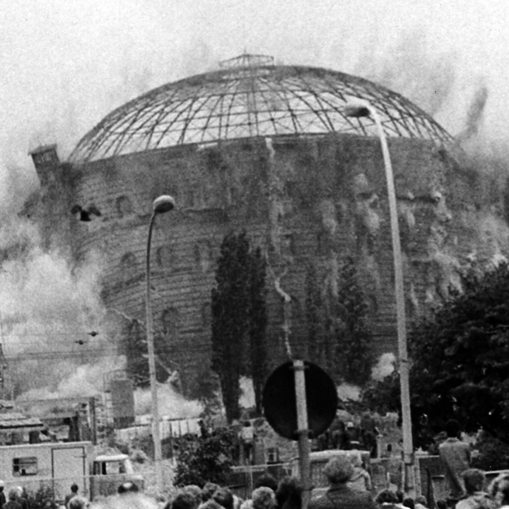 GasometerDas dreifache Colosseum vom Prenzlauer Berg - Vom Sockel Denken